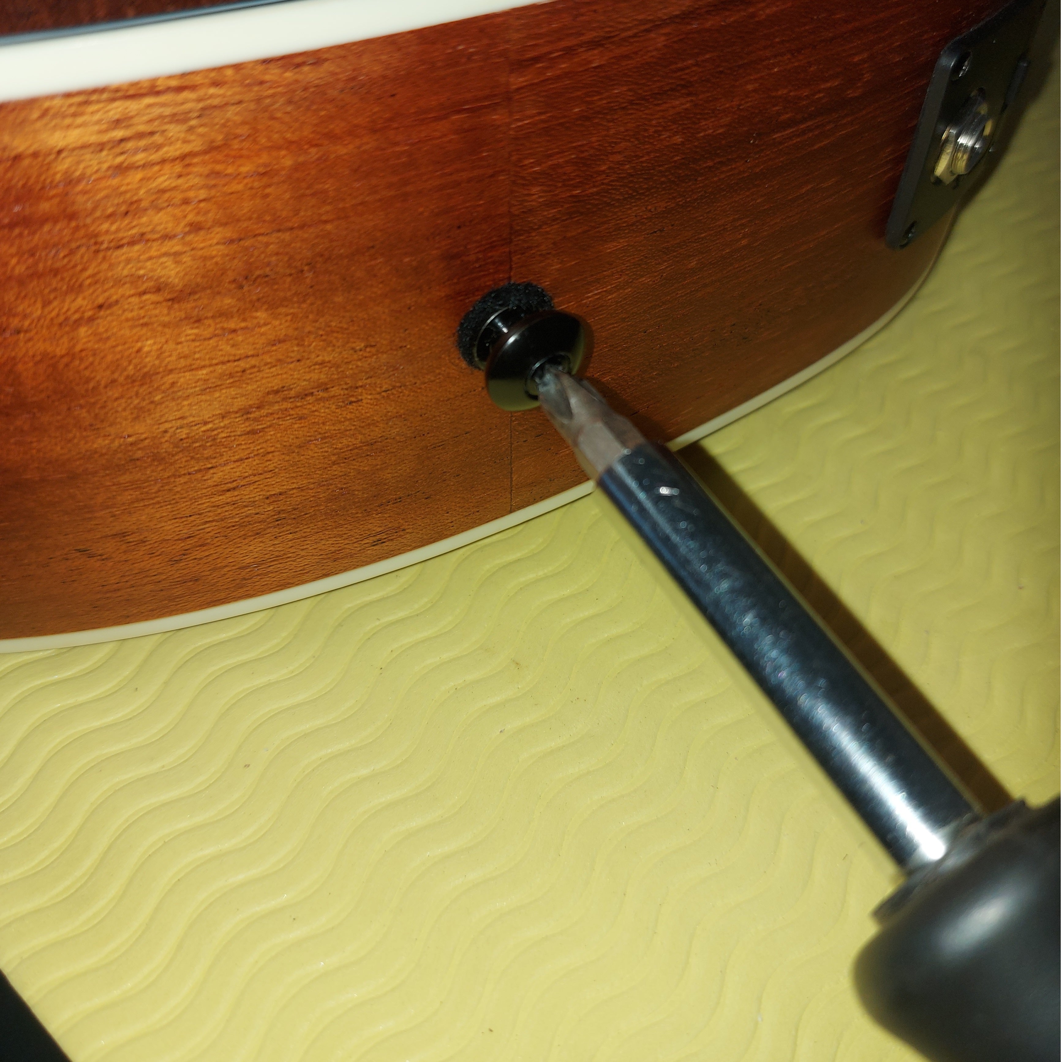 Strap Pin Black + Installation – Bondi Ukuleles